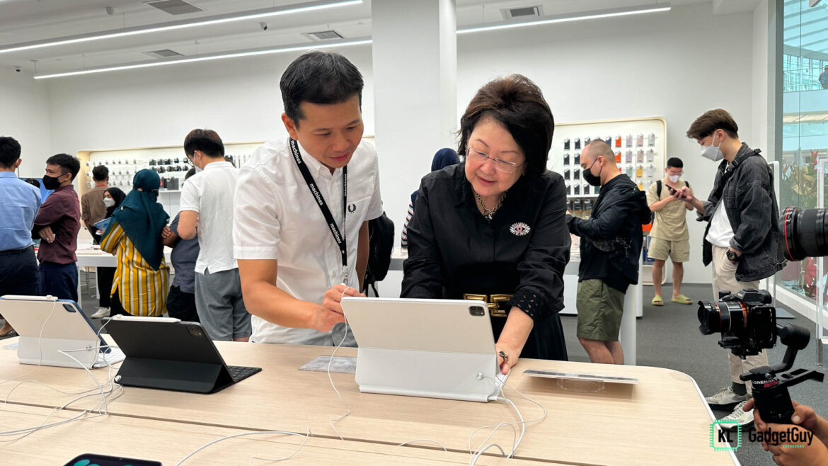 machines launches first Apple Premium Partner Store in South East Asia ...